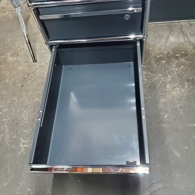 USM Haller Computer Desk in Anthracite – Bygone Icons